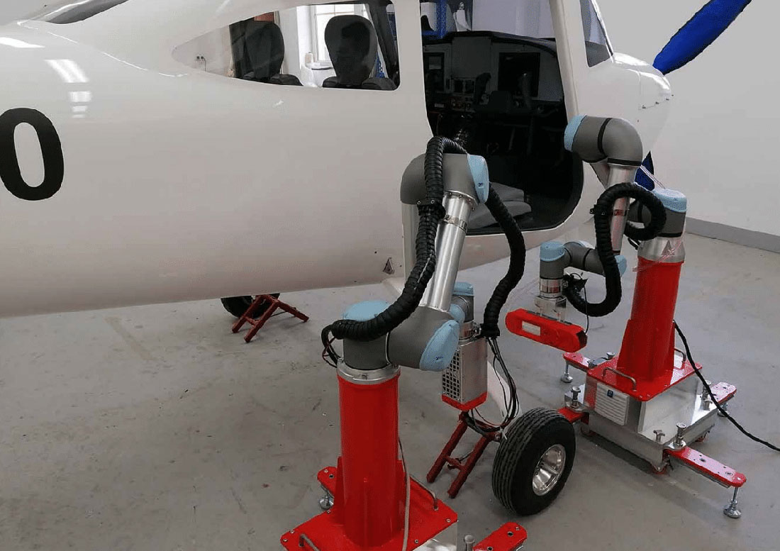 Two Robots with detectors inspect an aircraft – Advacam