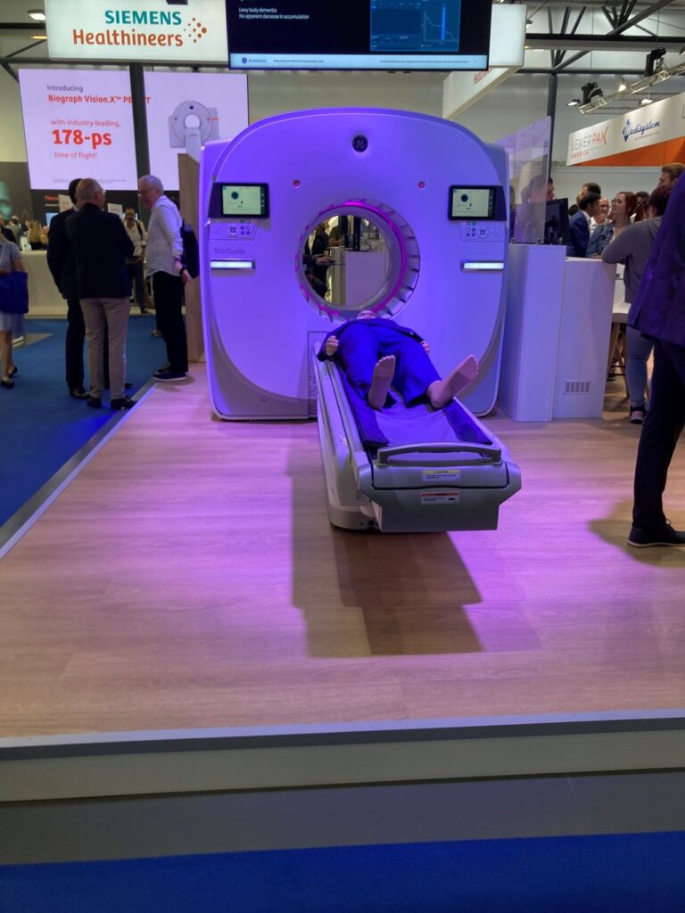 Could particle cameras help with thyroid gland cancer treatment?